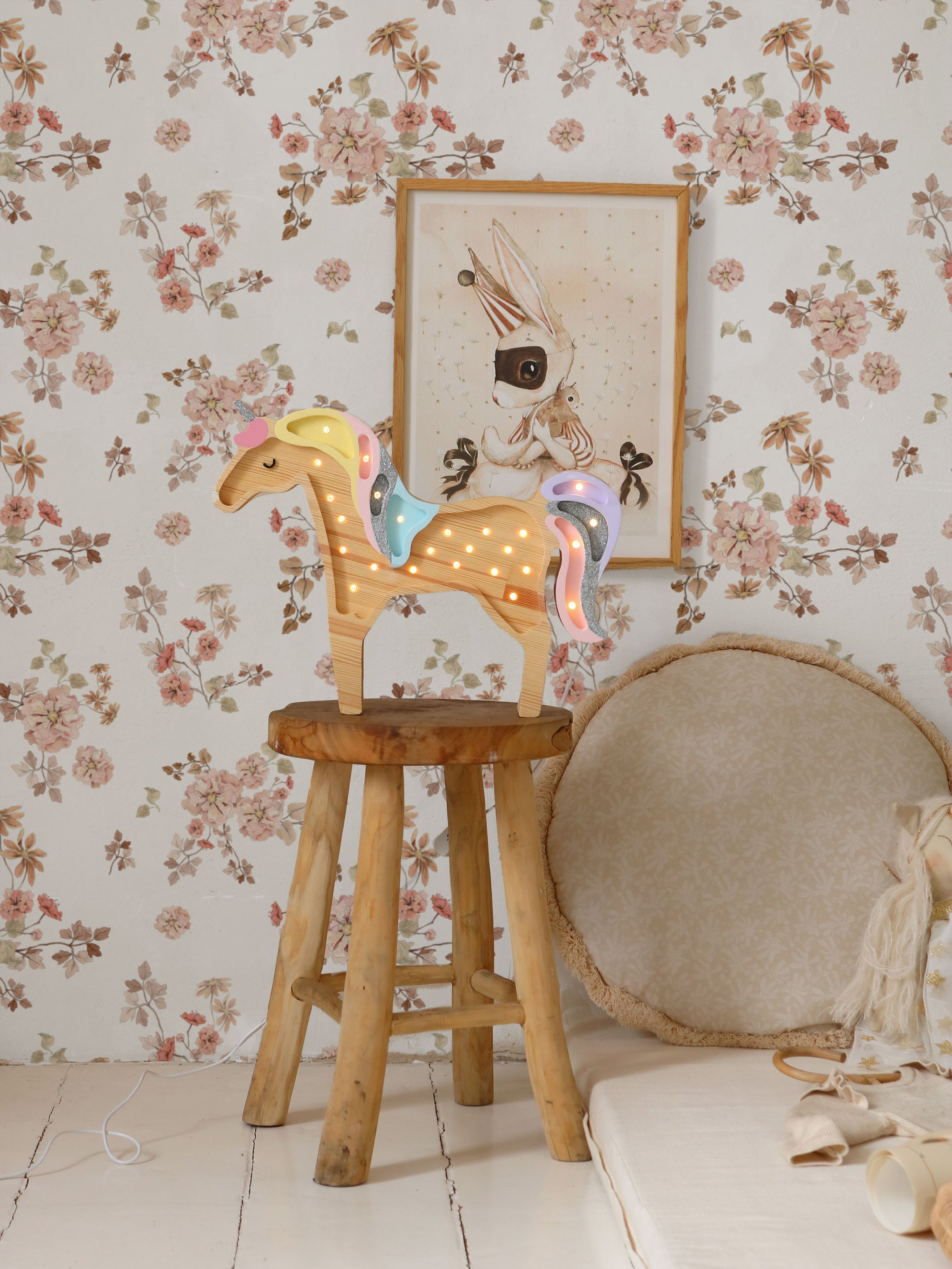 Vintage meadow on cream - wallpaper – Matuu