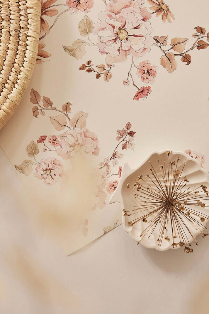 Matuu - Vintage Meadow on White Wallpaper | Timeless Botanical by Matuu